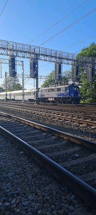 Przelot EU07 PKP INTERCITY - YouTube