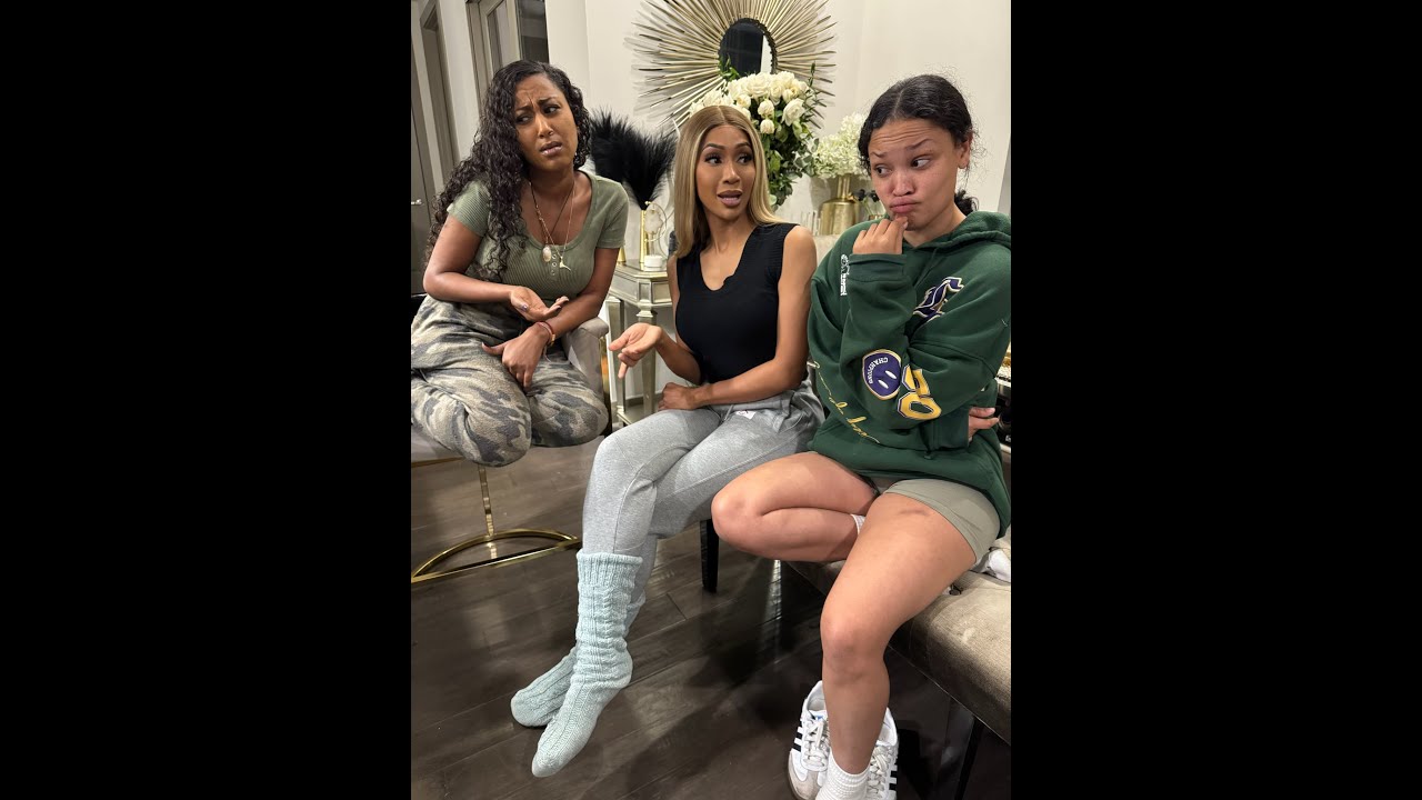 When Sarah tells Athena and Helen the news about her father! - YouTube