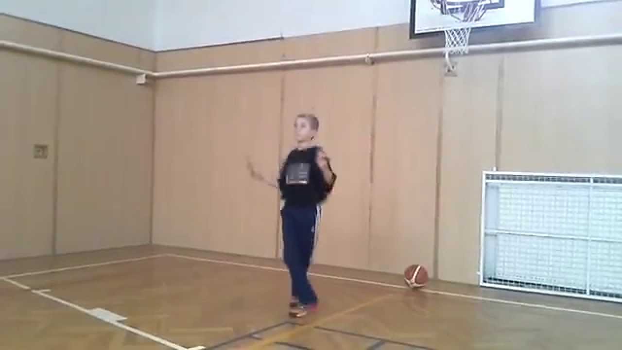 Jump Robe Double Cross Step (www.BasketballDrills.cz) - YouTube