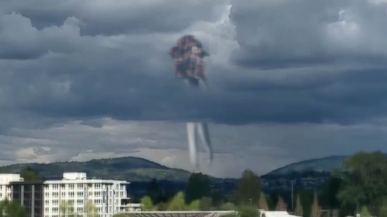 Wierd creature in the sky - YouTube