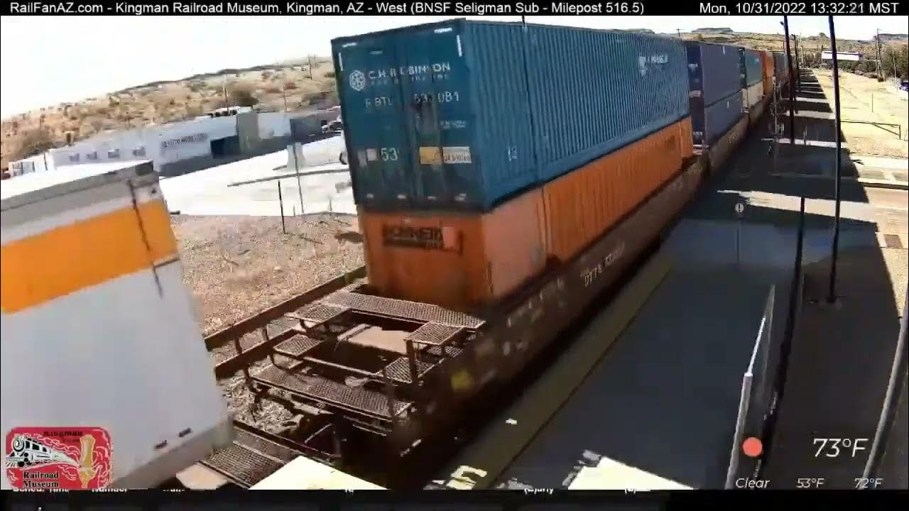 BNSF 6728 leads an intermodal with BNSF 731 in Kingman, AZ - YouTube
