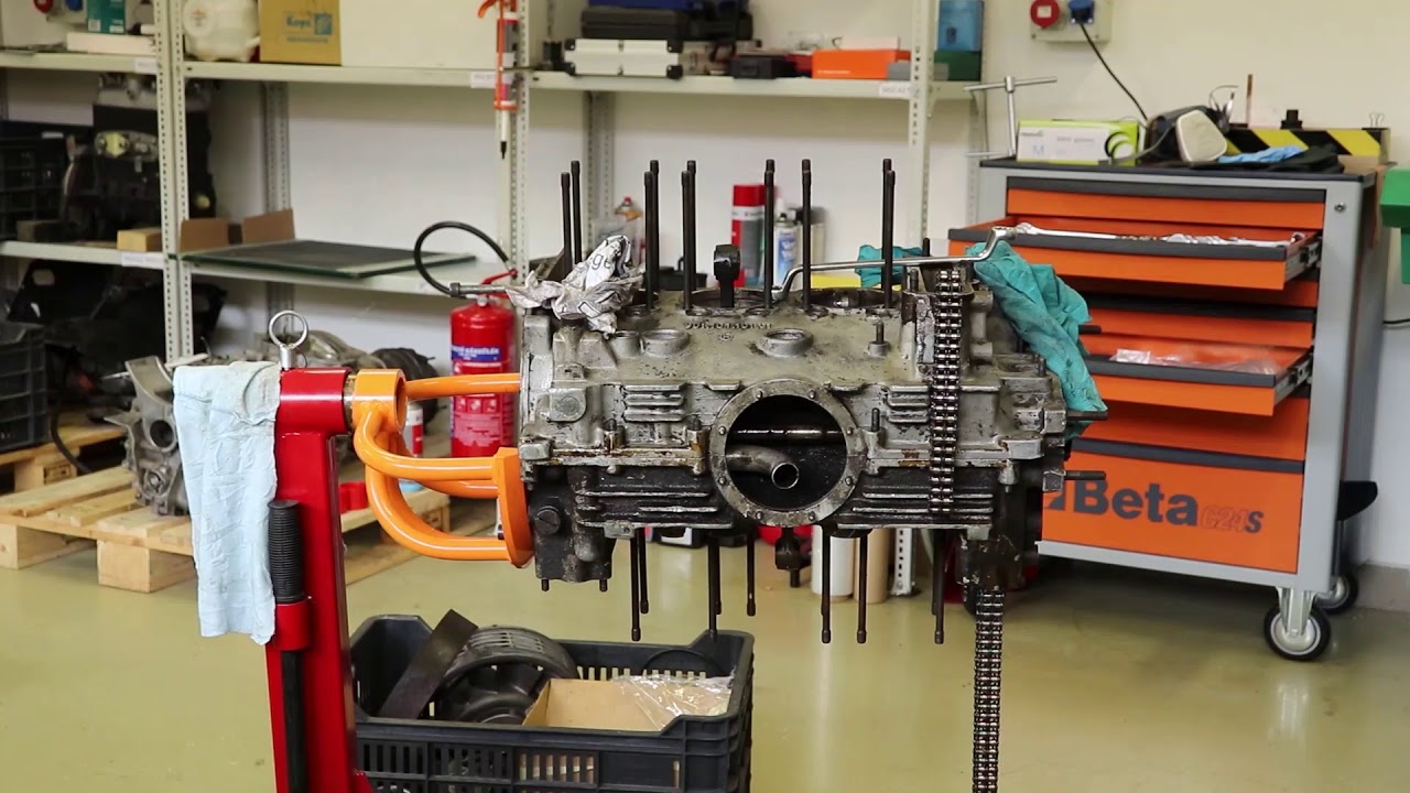 Disassembly of a Porsche Engine by WhiteSkiff Classics Engine Workshop ...