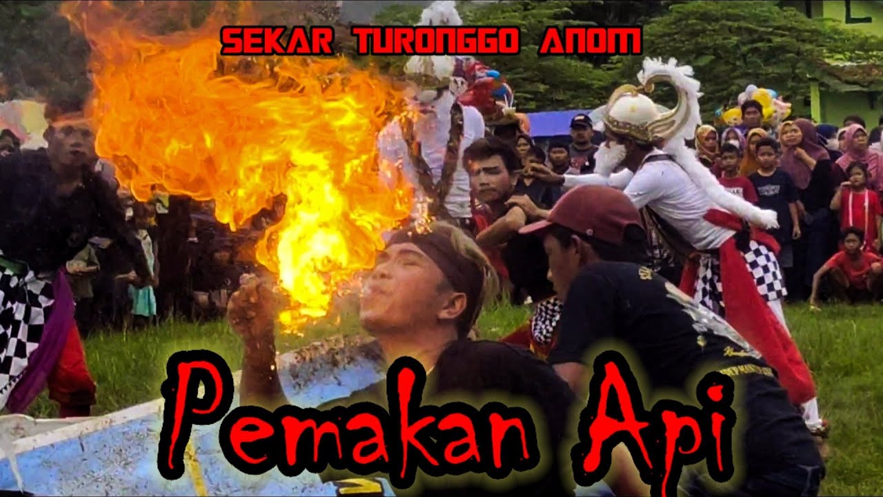 atraksi Makan Api 🔥 Ebeg Sekar Turonggo Anom || Di Danaraja, Banyumas ...