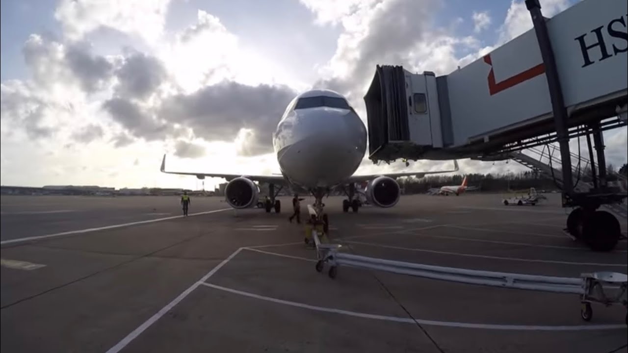 Ramp Agent POV A321NEO Turnaround - YouTube