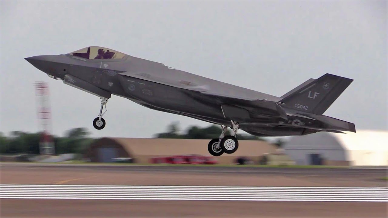 F-35a and F-35b's rehearsal at RIAT (with hovering & vertical landing ...