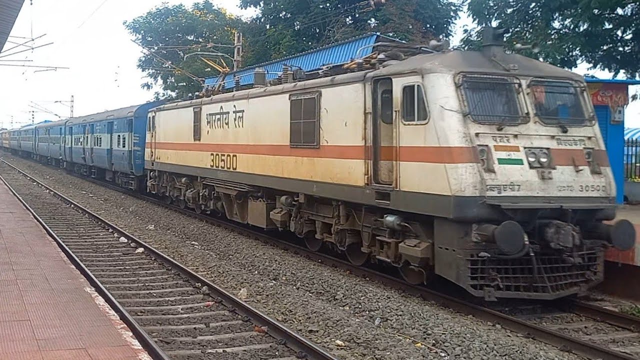 18464 SBC BBS PRASANTHI EXPRESS CROSSING MARRIPALEM RAILWAY STATION ...