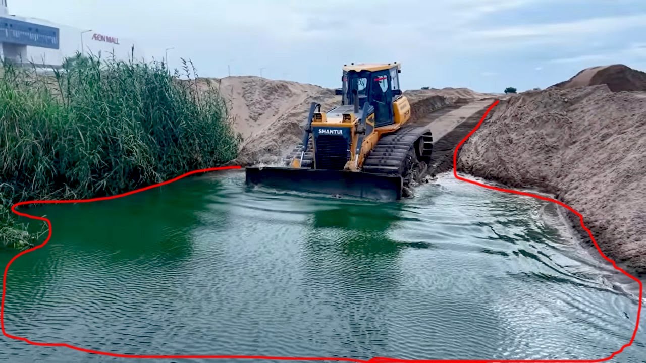 EVENING TIME ! SHANTUI DOZER Strong Machine Land Filling Delete Lake and DUMP Truck 18T Pushes ...