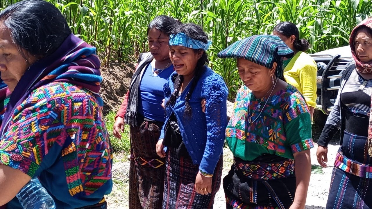 Le dan el último adiós a Juan Wilmer Tulul en Sololá - YouTube