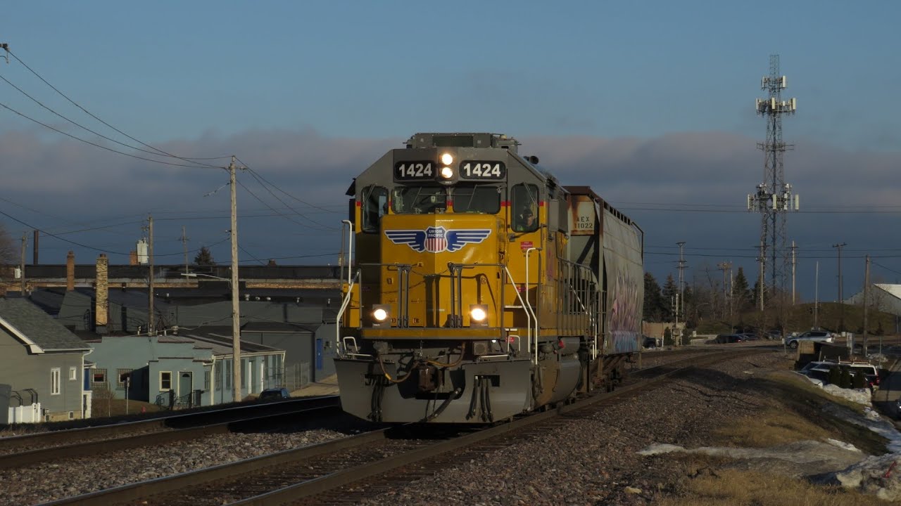 UP 1424 leads LBU51B past 71st street on the Union Pacific Milwaukee ...