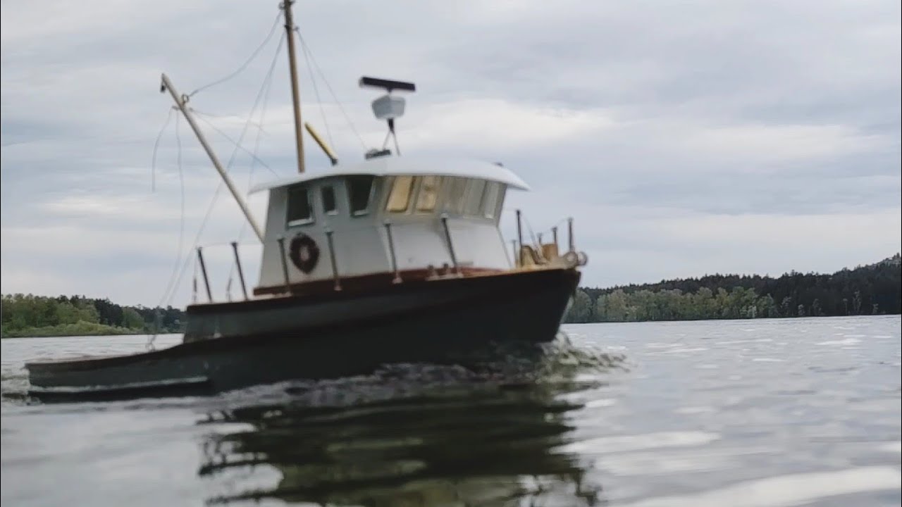 Dumas Jolly Jay sail past Dumas kit #1231 - YouTube