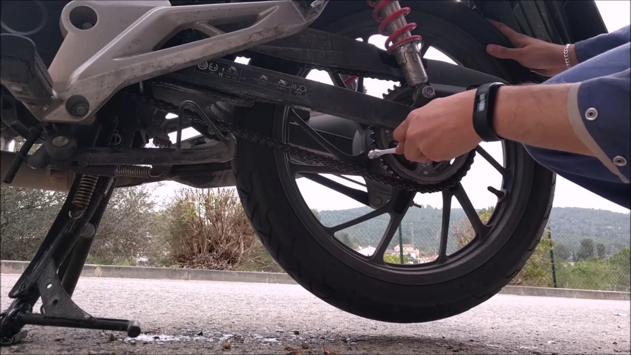 Limpieza y engrase cadena Honda CB125F de 2015 / Cleaning and ...