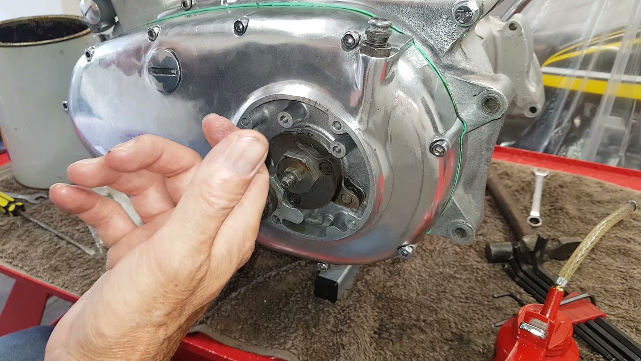 Triumph Trident T160 Engine Rebuild. Part 43: Fitting the Clutch ...