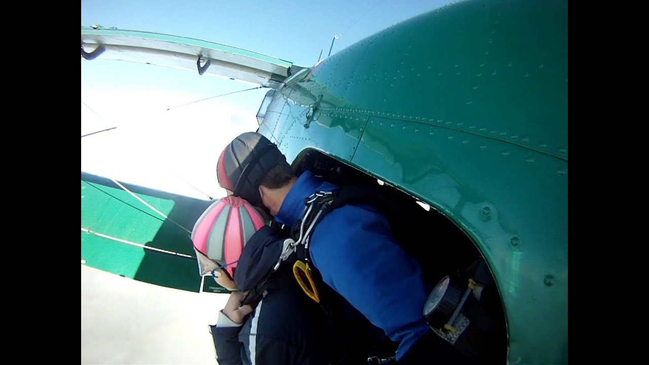 Skydiving in Russia - YouTube