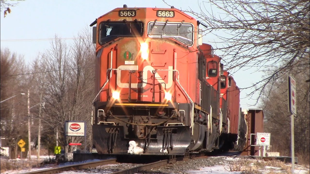 Nice SD75I leader on a Short Freight Train CN 594 West Rolling thru ...