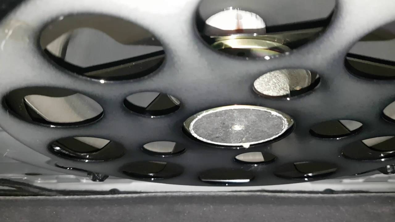 Geklapper subwoofer w211 E500 2003 - YouTube