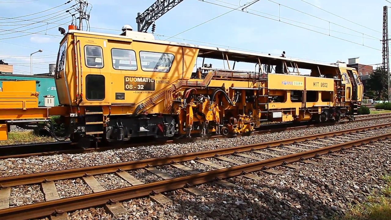 멀티플 타이 탬퍼(Multi Tie Tamper) 선로보수 작업 - YouTube