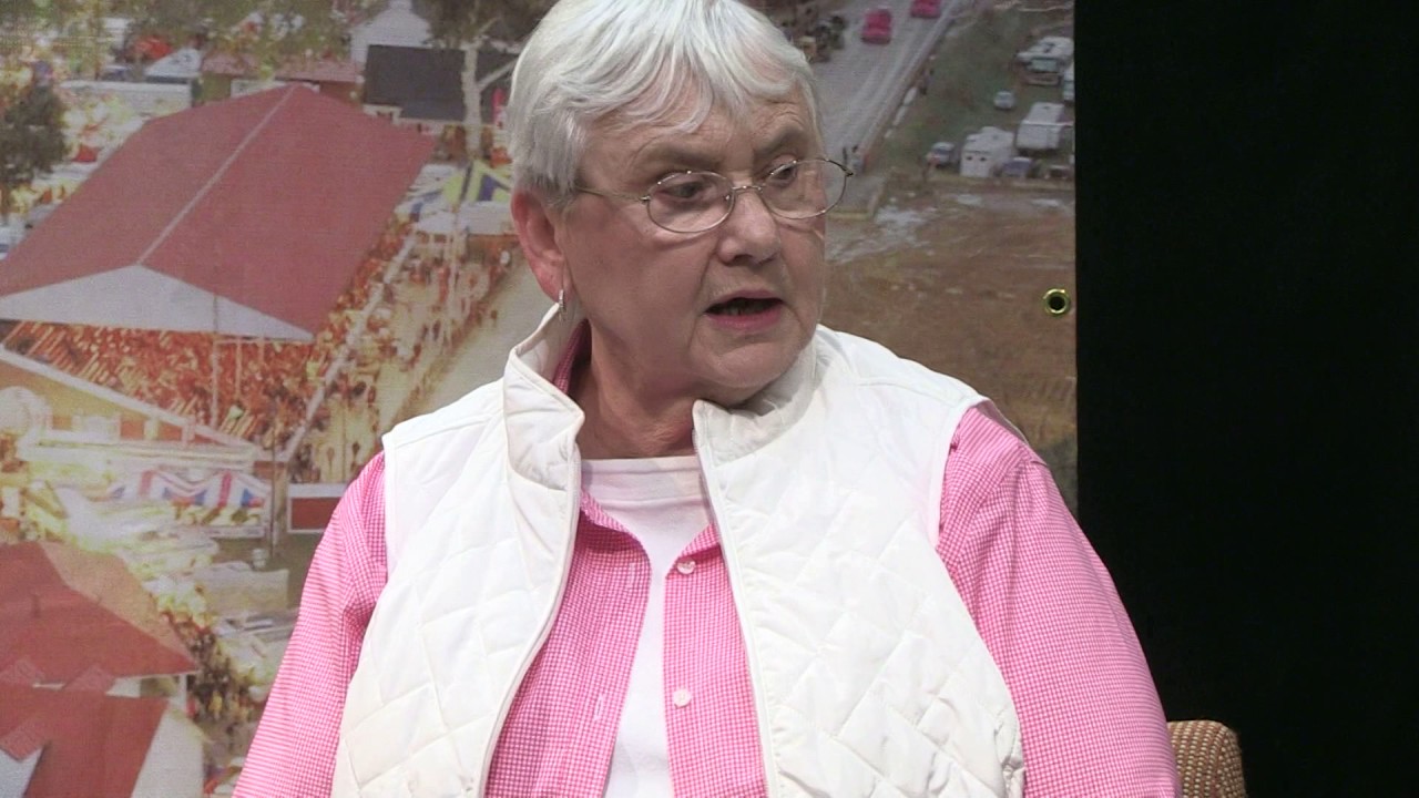 Kathy Rowley 2016 Blue Ribbon Quilt at Fairfield Co Fair - YouTube