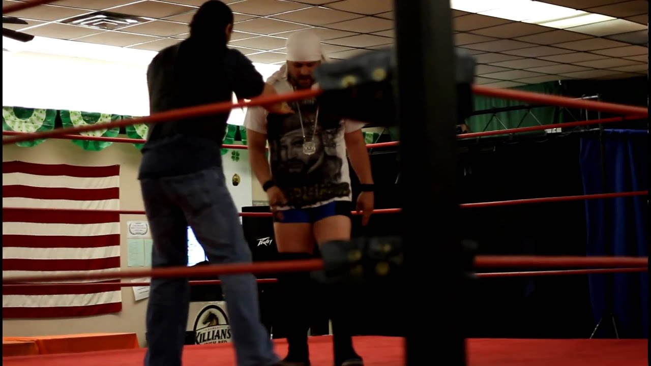 "Sensational" Scott Levesque talks to his boy Triplelicious - YouTube