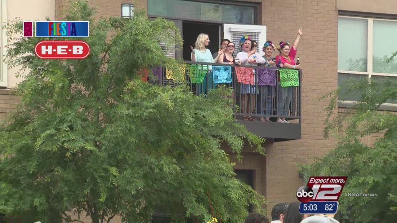 Parade viewing spots steeped in family tradition - YouTube