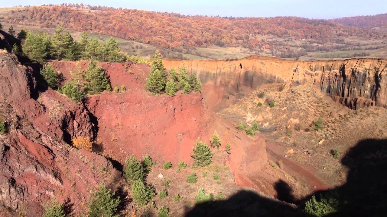 Vulcanul stins de la Racos - YouTube