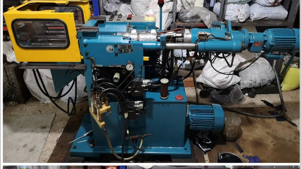 Boy 15 ton injection molding machine 💪💯 boy 15 ton année 1975 - YouTube