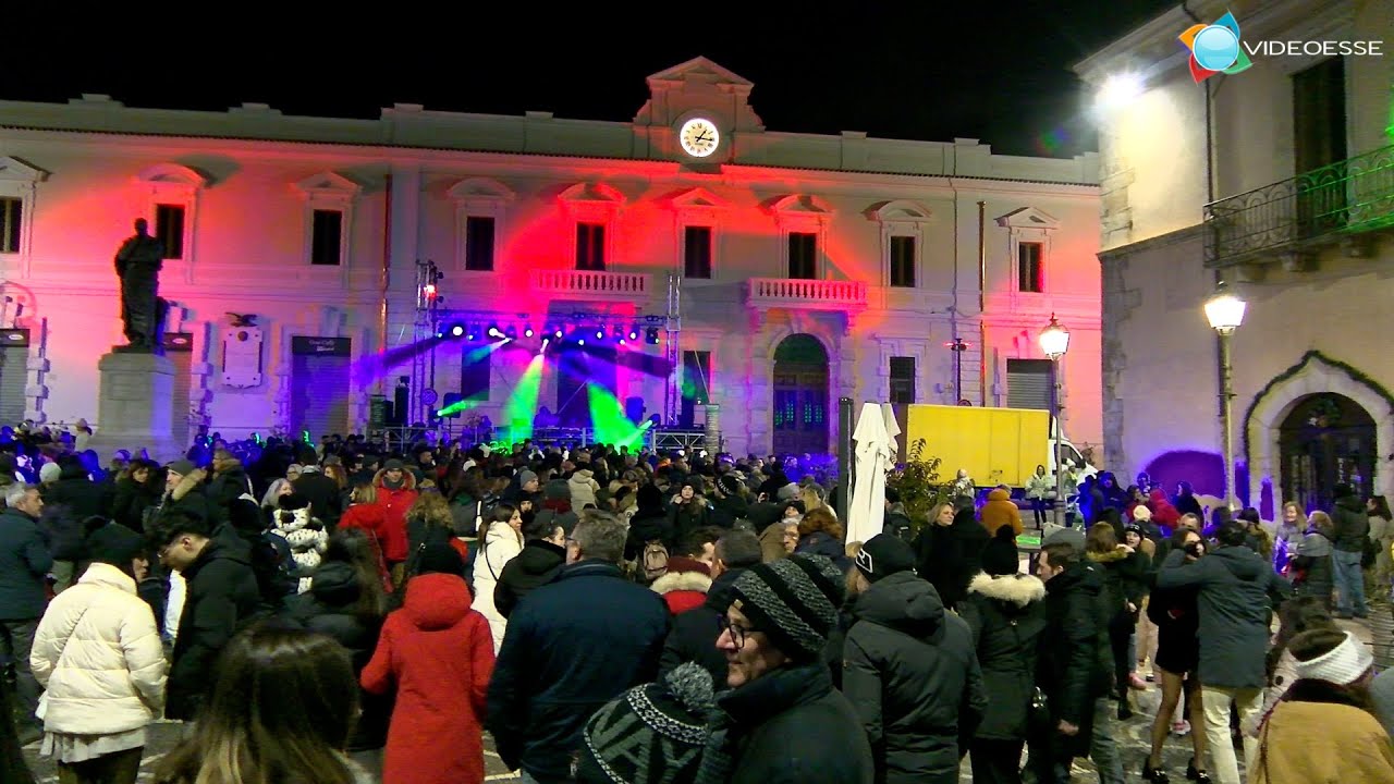 Capodanno 2025 a Sulmona, piazza XX Settembre, Alex Natale DJ - YouTube