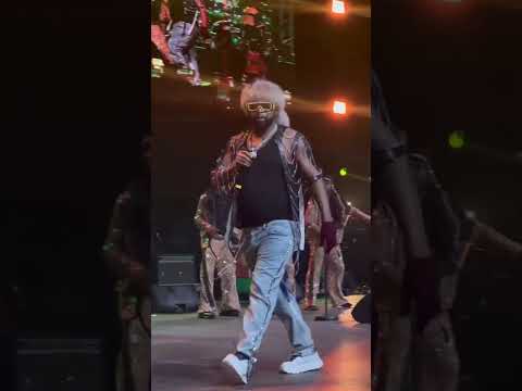 BILL CLINTON KALONJI AU CONCERT DE WERRASON A ARENA GRAND PARIS