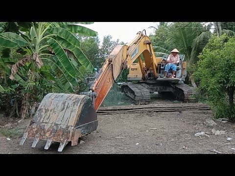 Sáng cuốc - xe kube sumitomo - cận cảnh lên bờ múc đất - máy xúc làm ...