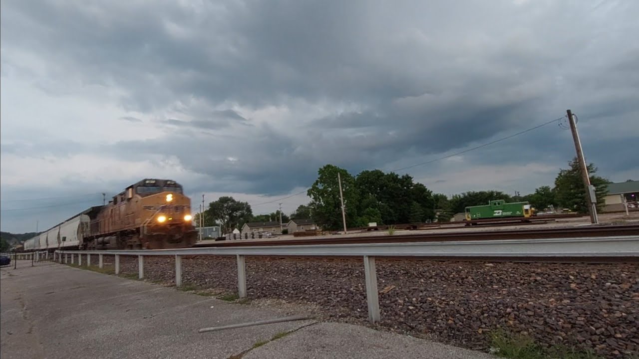 UP 5757 mixed freight west - Pacific, MO - YouTube