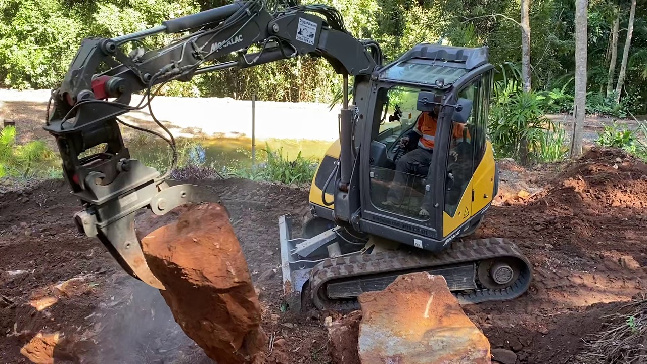 Mecalac in Action with DiggaJob.com 11 - YouTube