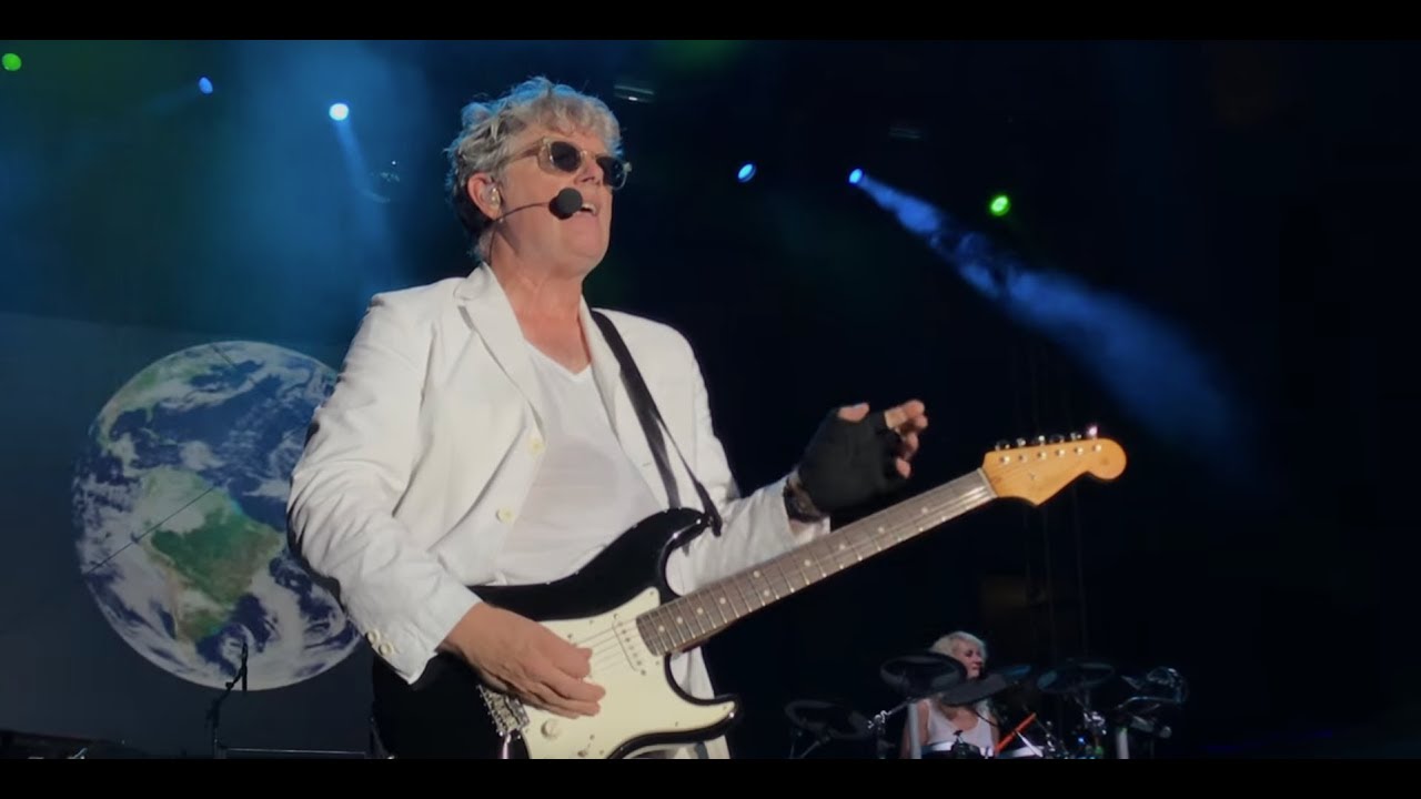 Thompson Twins' Tom Bailey, Hold Me Now (Live), 08.11.2018, Council ...