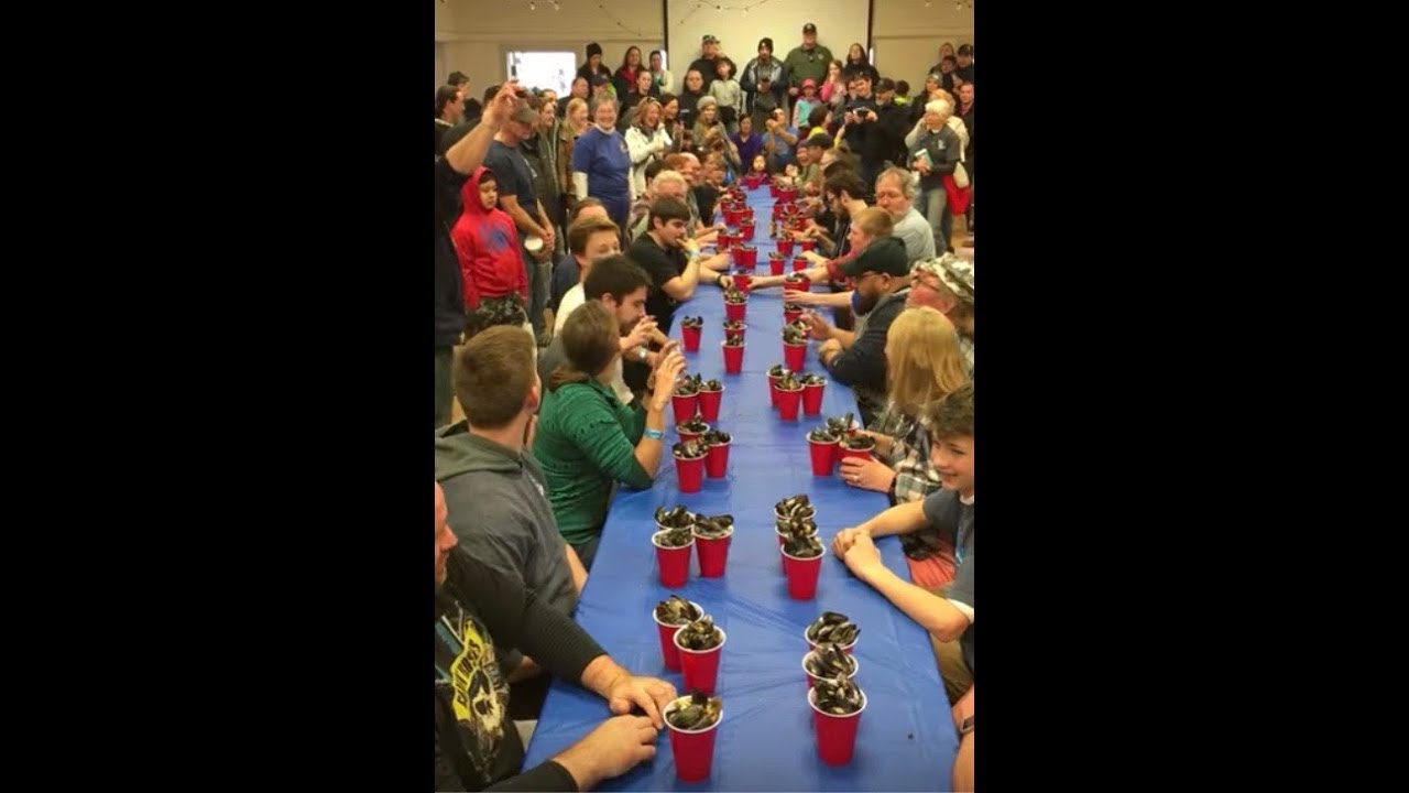 2018 Penn Cove MusselFest Mussel Eating Contest - YouTube