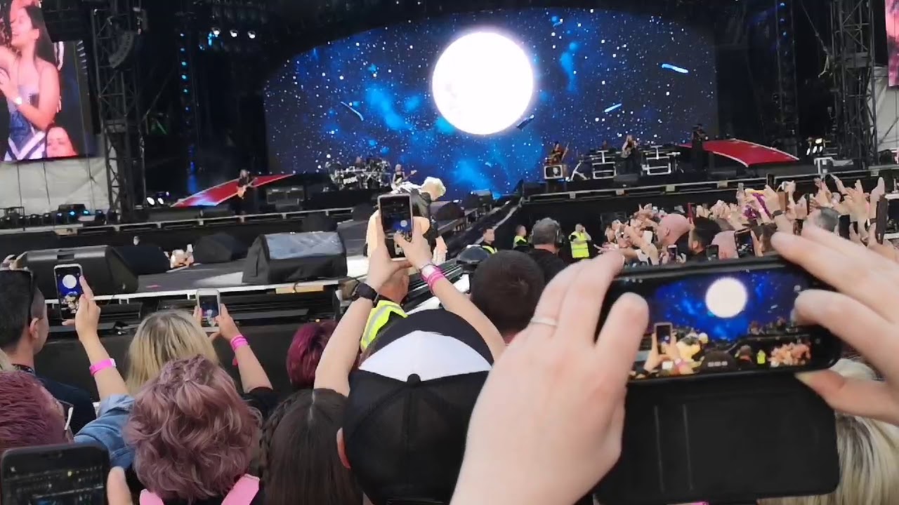 Pink live at the RDS Dublin 18th June 2019 - YouTube