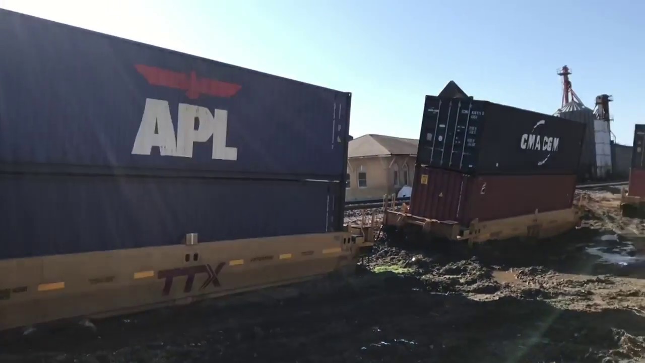 Union Pacific Train Derailment In Weatherford,Tx - YouTube