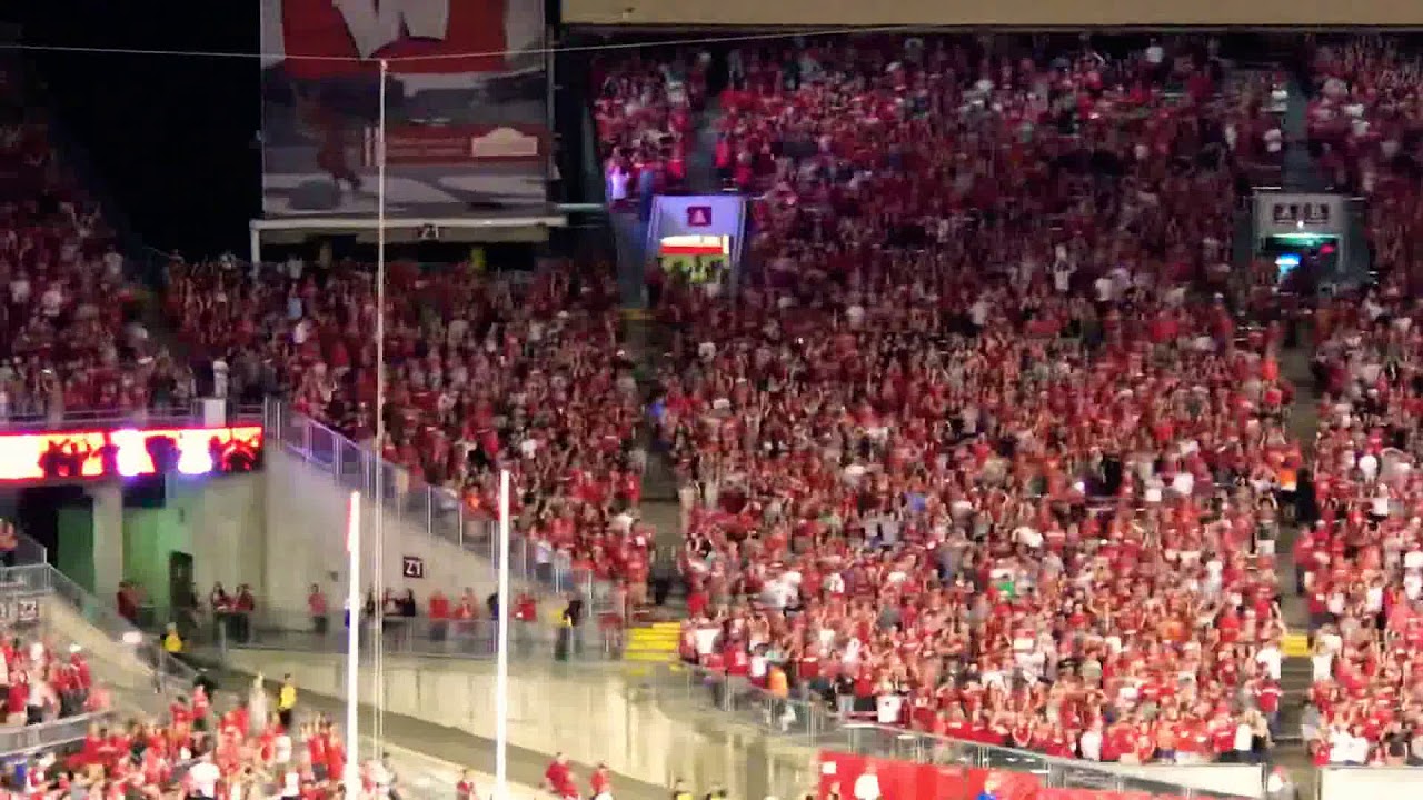 Wisconsin college football JUMP AROUND - YouTube