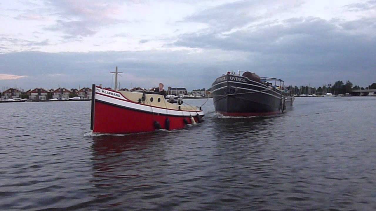 Oving1 naar Stierop slepen met 'MS Klapband' en 'Gekkenwerk' - YouTube