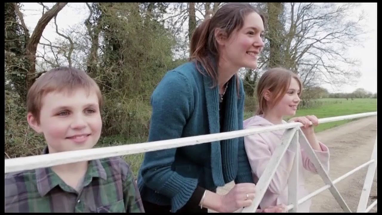 Hello Explorer 2 Unit 3 DVD z napisami - YouTube