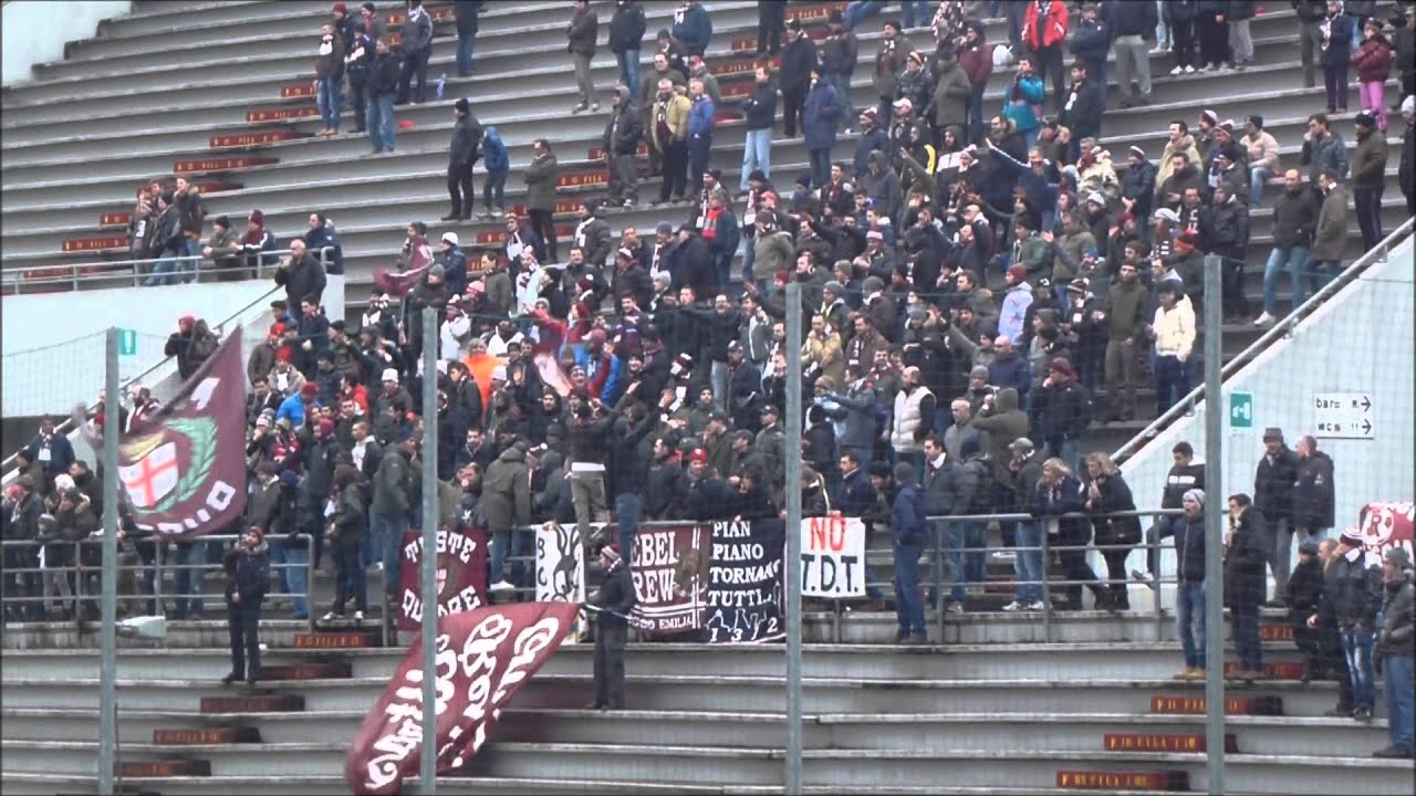 Reggiana - FC Südtirol 1-2: Tifo Teste Quadre in Gradinata Sud. - YouTube