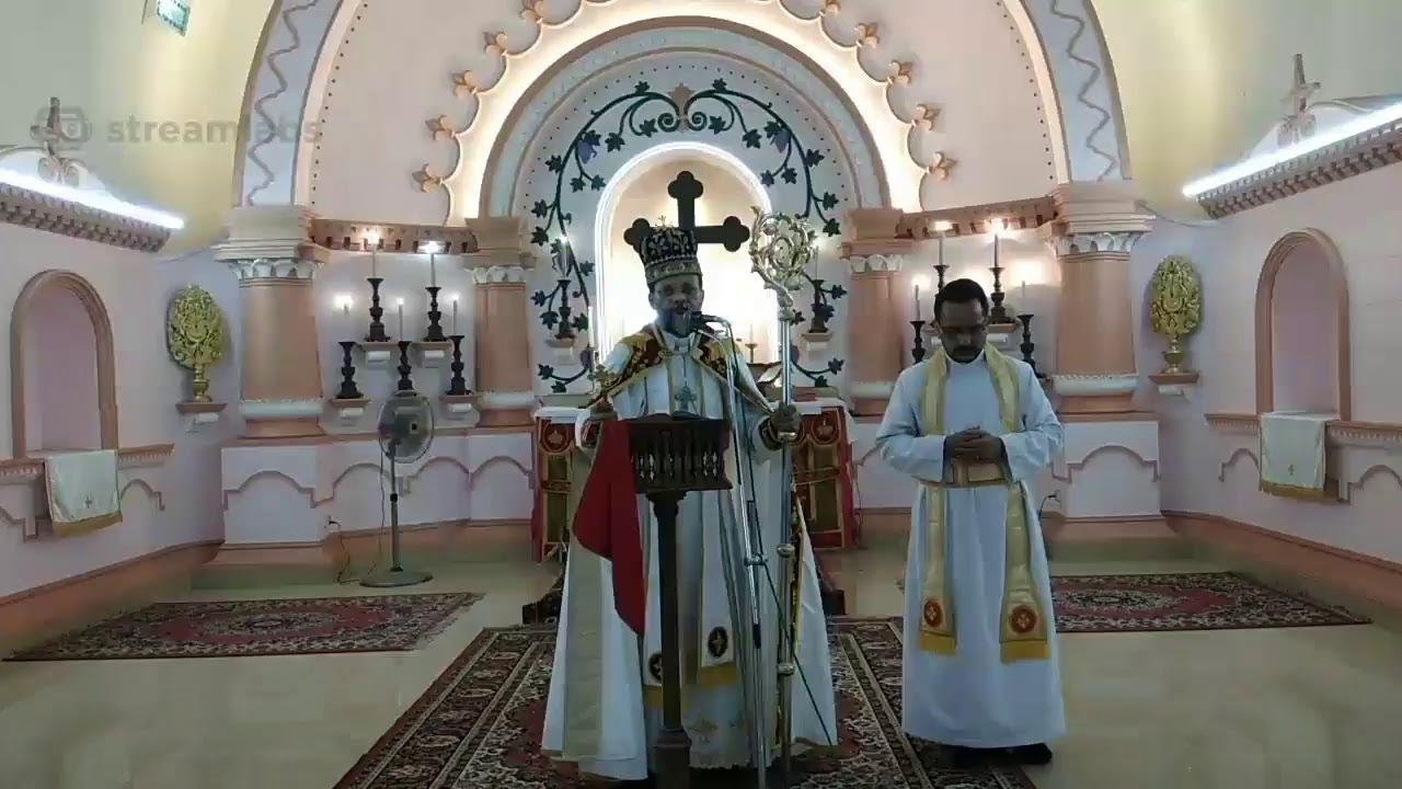 Sulaqa Qurbana at Mar Yohannan Mamdhana Church East Fort Thrissur - YouTube
