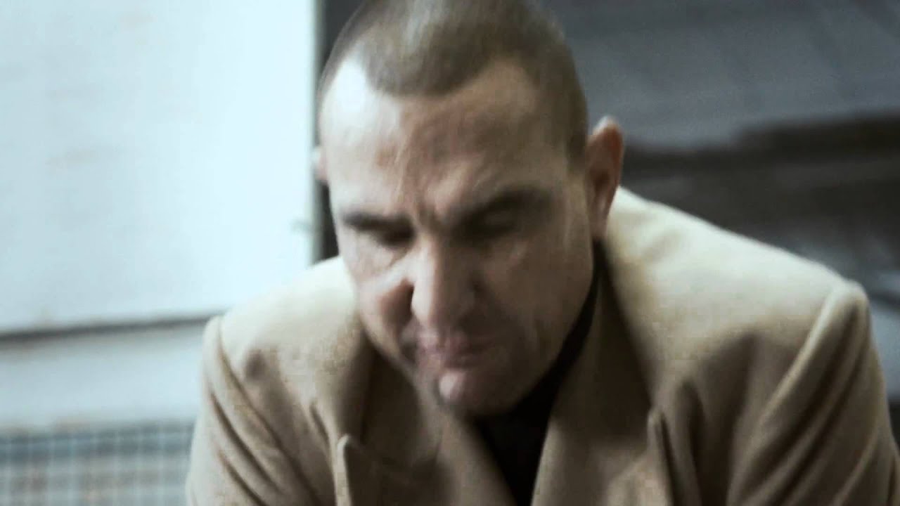 Vinnie Jones' hard and fast Hands only CPR. - YouTube