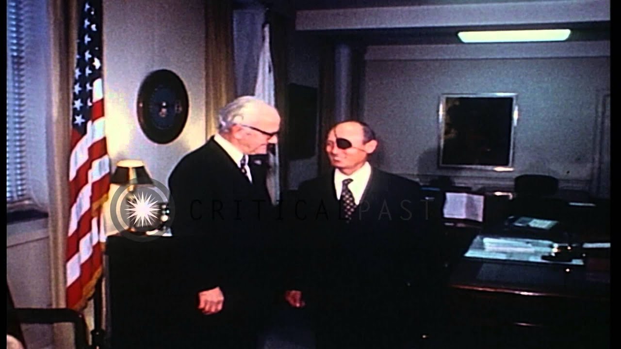 Israel Defense Minister, Moshe Dayan visits Deputy Secretary of Defense ...