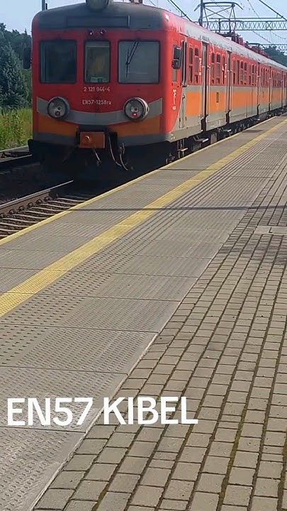 EN57-1258 kibel odjazd ze stacji kłomnice #train #kolej #pkp #shorts - YouTube
