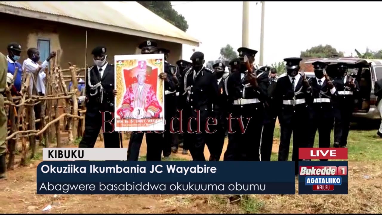 Agataliikonfuufu: Okuziika kwa Ikumbania JC Wayabire. Abagwere ...