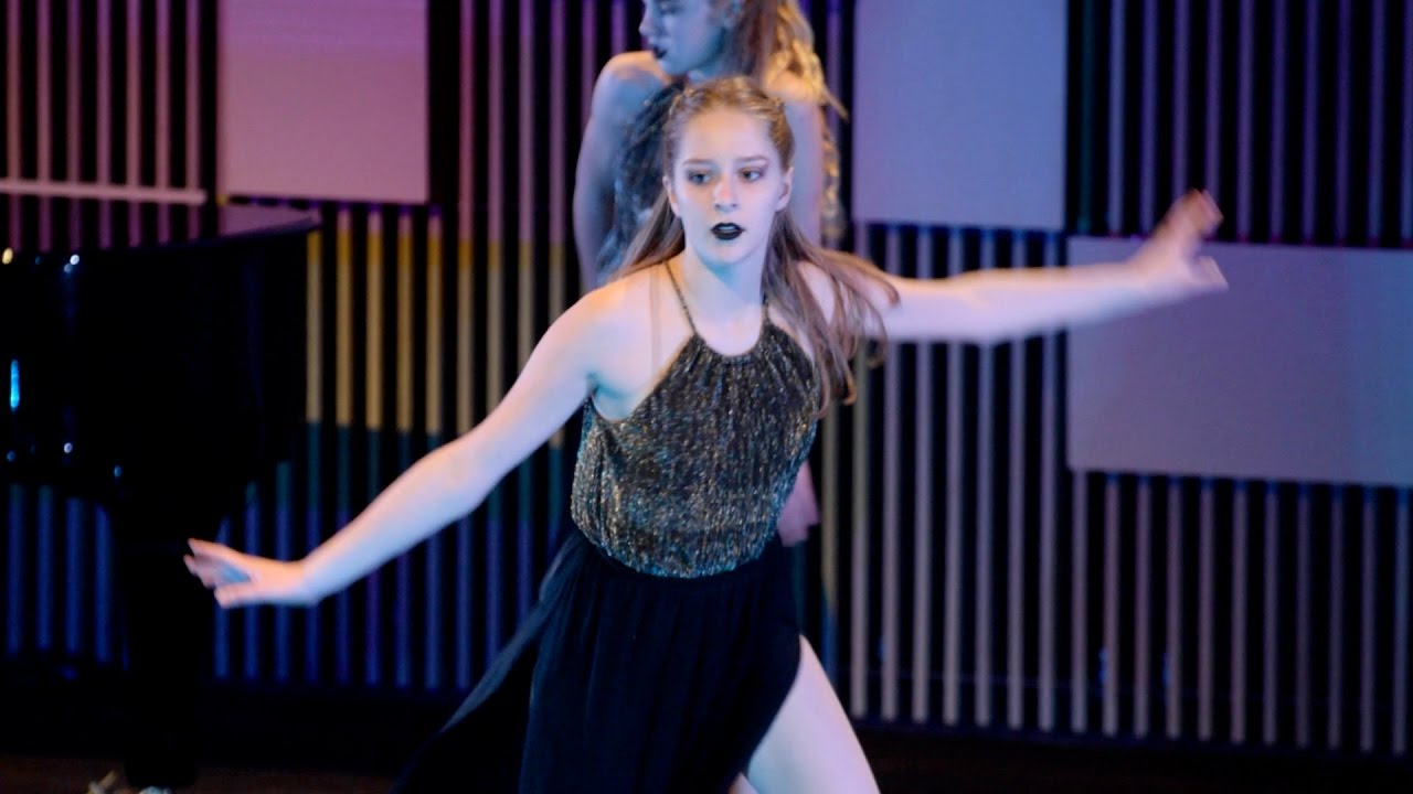 Castle - Halsey stunning dance performance | KKA 2017 - YouTube