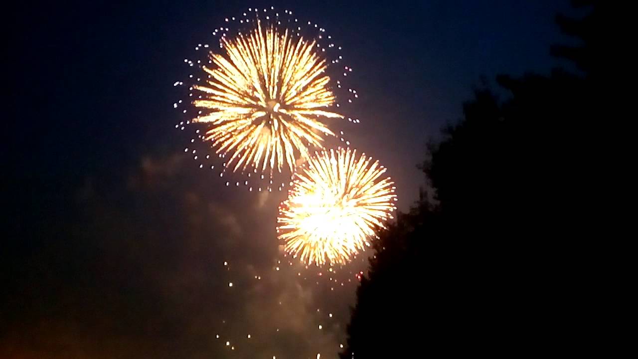 Салют в Марьинском парке 3 - YouTube