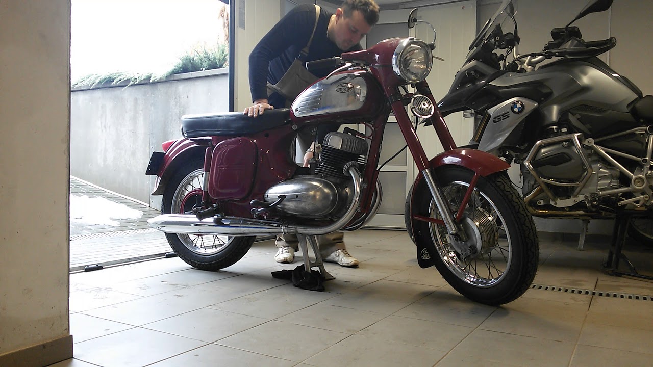 Jawa 350/360 repair and test run - YouTube