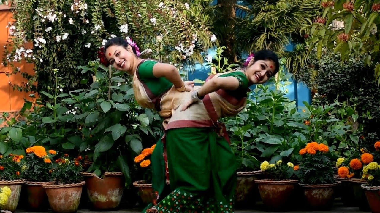 বিহু নাচ //Mohore Pithite//Manab Phukan-Nilakshi Neog//Cover Video ...