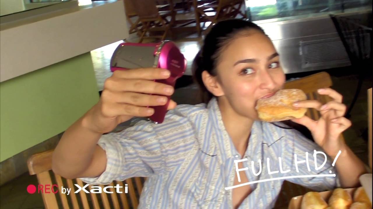 CM 長谷川潤 SANYO Xacti - YouTube