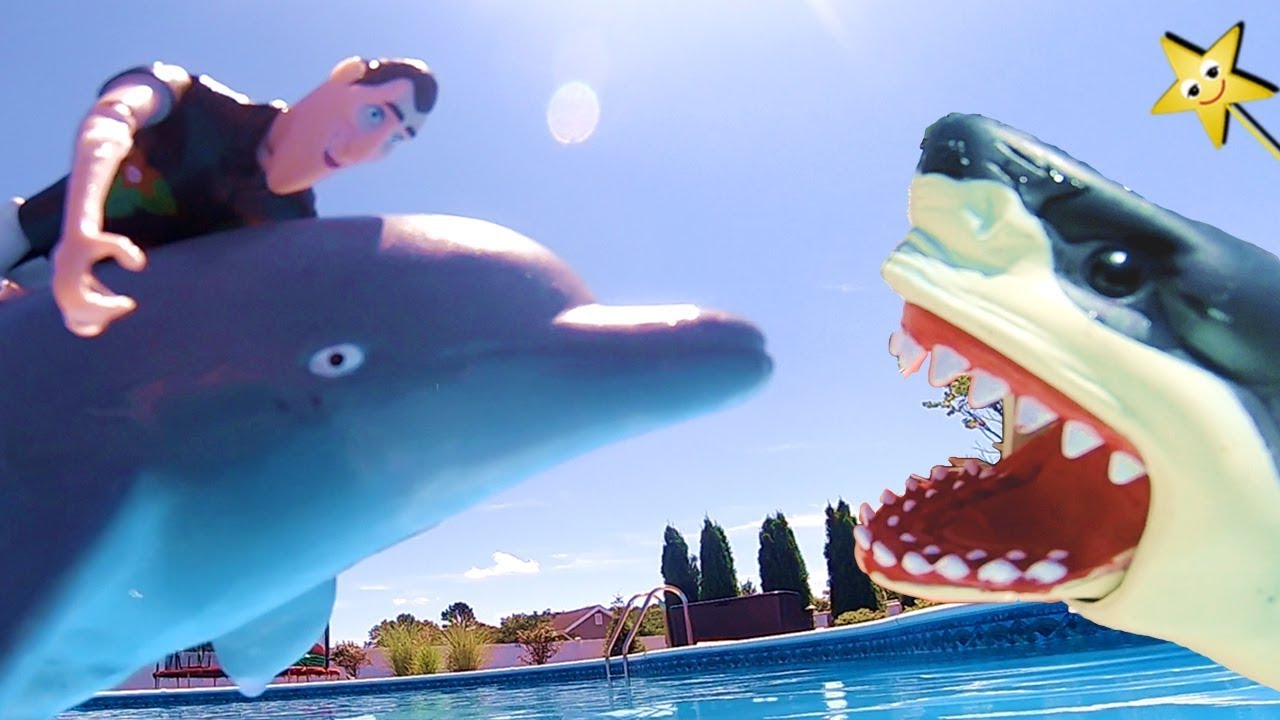 HOTEL TRANSYLVANIA 3 Mavis Swims With SHARKS - YouTube