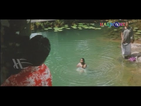 അയ്യോ ഒരുത്തൻ എന്റെ കുളി സീൻ കാണുന്നെ | Hridayathil Sookshikkan | Kunchacko Boban